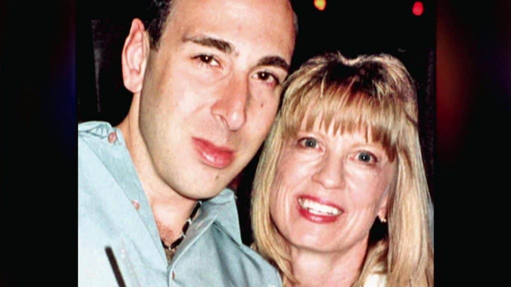 Bad Romance: Erika & Benjamin Sifrit - Tiegrabber